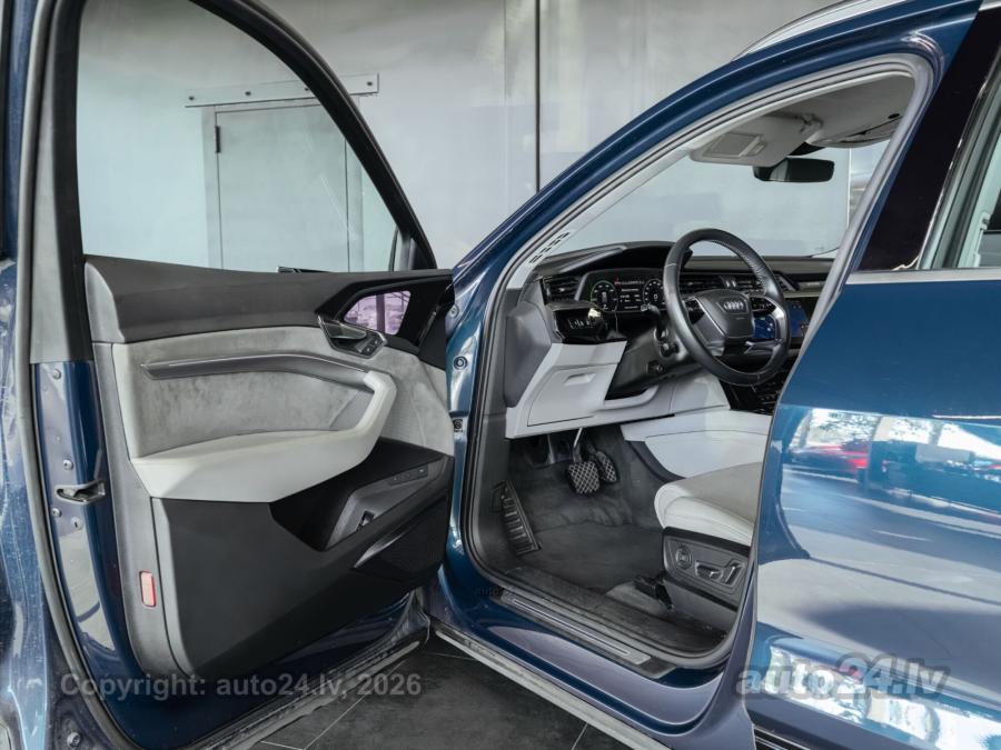 Blue Audi E-Tron 2020 in Tallinn, with an engine capacity of 0.00 L and mileage of 126 thousand km for 36900 €, photo 8 on AUTOMOTO.COM.LV