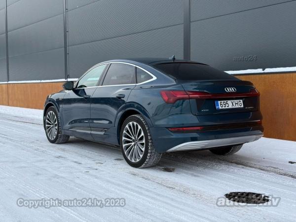 Zils Audi E-Tron 2021 Tallina, ar dzinēja tilpumu 0.00 L un nobraukumu 110 tūkst. km par 30900 €, foto 4 vietnē AUTOMOTO.COM.LV