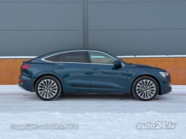 Zils Audi E-Tron 2021 Tallina, ar dzinēja tilpumu 0.00 L un nobraukumu 110 tūkst. km par 30900 €, foto 6 vietnē AUTOMOTO.COM.LV