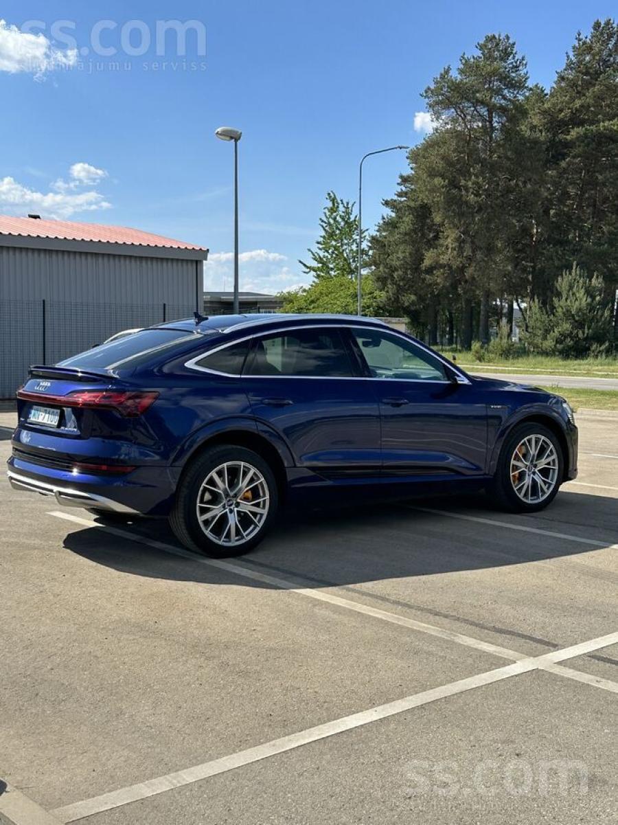 Blue Audi E-Tron 2021 in Riga, with an engine capacity of 0.00 L and mileage of 104 thousand km for 34900 €, photo 6 on AUTOMOTO.COM.LV
