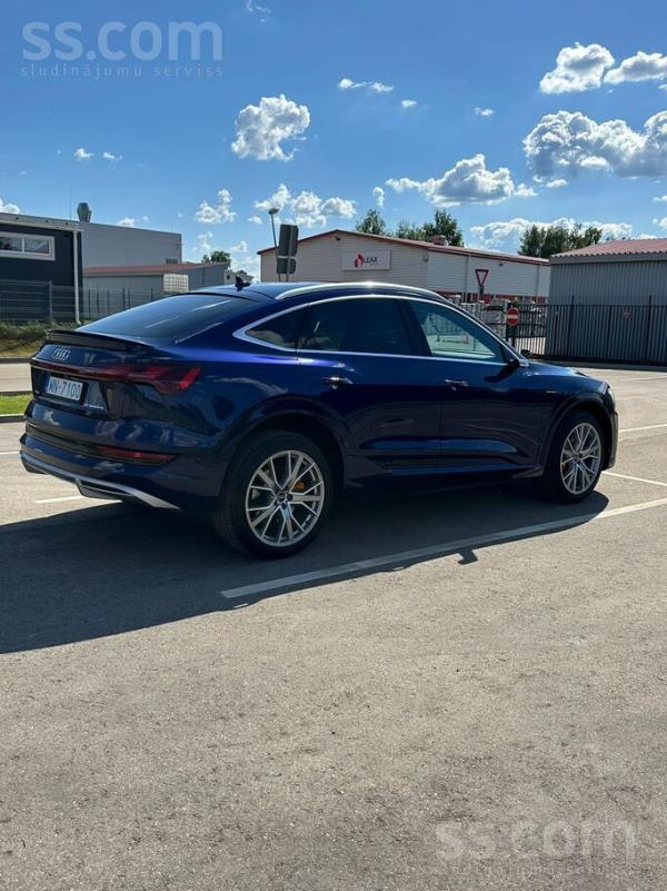 Blue Audi E-Tron 2021 in Riga, with an engine capacity of 0.00 L and mileage of 105 thousand km for 32000 €, photo 5 on AUTOMOTO.COM.LV