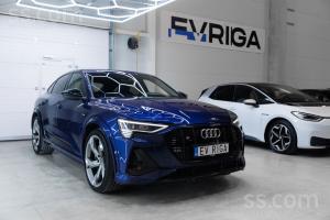 Синий Ауди E-Tron 2021 в Рига, объемом двигателя 0.00 л и пробегом 100 тыс. км за 36900 €, фото  на AUTOMOTO.COM.LV