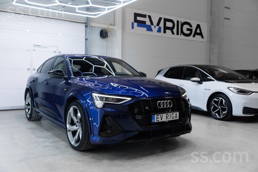 Синий Ауди E-Tron 2021 в Рига, объемом двигателя 0.00 л и пробегом 100 тыс. км за 36900 €, фото 1 на AUTOMOTO.COM.LV