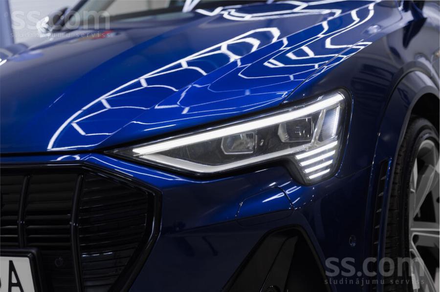 Синий Ауди E-Tron 2021 в Рига, объемом двигателя 0.00 л и пробегом 100 тыс. км за 36900 €, фото 5 на AUTOMOTO.COM.LV