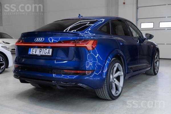 Blue Audi E-Tron 2021 in Riga, with an engine capacity of 0.00 L and mileage of 100 thousand km for 36900 €, photo 8 on AUTOMOTO.COM.LV