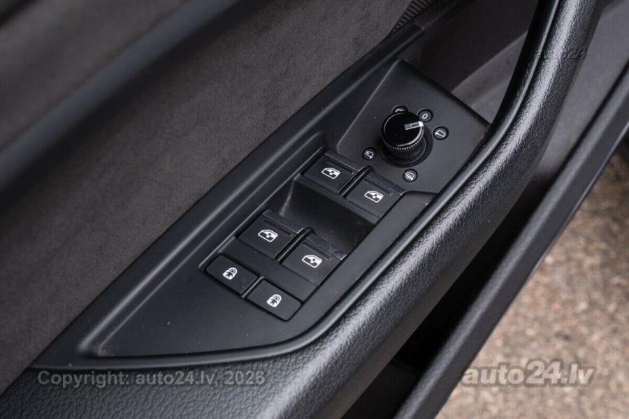 Blue Audi E-Tron 2021 in Riga, with an engine capacity of 0.00 L and mileage of 69 thousand km for 33766 €, photo 21 on AUTOMOTO.COM.LV