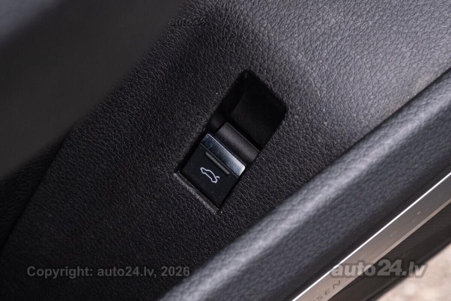 Blue Audi E-Tron 2021 in Riga, with an engine capacity of 0.00 L and mileage of 69 thousand km for 33766 €, photo 22 on AUTOMOTO.COM.LV
