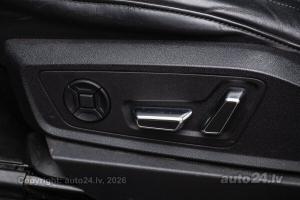 Blue Audi E-Tron 2021 in Riga, with an engine capacity of 0.00 L and mileage of 69 thousand km for 33766 €, photo 23 on AUTOMOTO.COM.LV