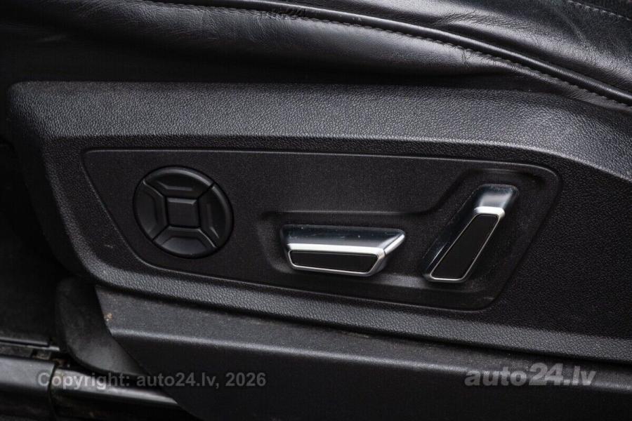 Blue Audi E-Tron 2021 in Riga, with an engine capacity of 0.00 L and mileage of 69 thousand km for 33766 €, photo 23 on AUTOMOTO.COM.LV