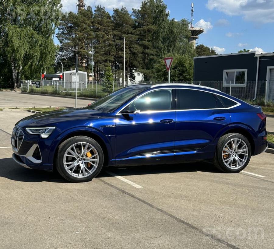 Blue Audi E-Tron 2021 in Riga, with an engine capacity of 0.00 L and mileage of 107 thousand km for 31500 €, photo 3 on AUTOMOTO.COM.LV