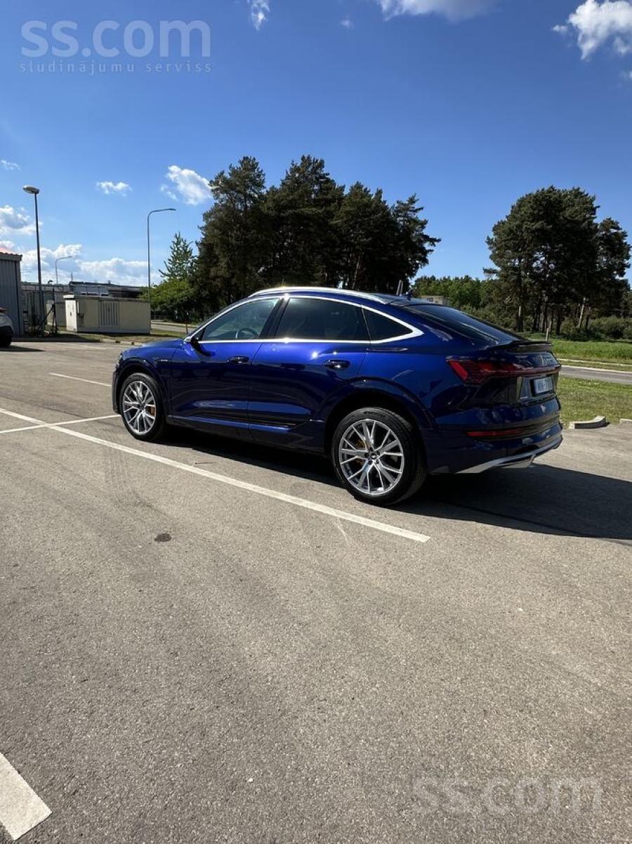 Blue Audi E-Tron 2021 in Riga, with an engine capacity of 0.00 L and mileage of 107 thousand km for 31500 €, photo 4 on AUTOMOTO.COM.LV