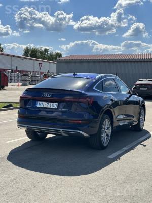 Blue Audi E-Tron 2021 in Riga, with an engine capacity of 0.00 L and mileage of 107 thousand km for 31500 €, photo 5 on AUTOMOTO.COM.LV