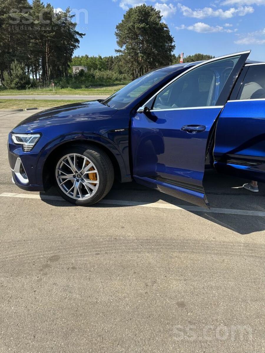 Blue Audi E-Tron 2021 in Riga, with an engine capacity of 0.00 L and mileage of 107 thousand km for 31500 €, photo 17 on AUTOMOTO.COM.LV