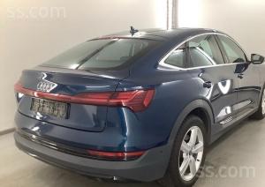 Синий Ауди E-Tron 2021 в Рига, объемом двигателя 0.00 л и пробегом 121 тыс. км за 25950 €, фото 3 на AUTOMOTO.COM.LV