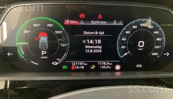 Blue Audi E-Tron 2021 in Riga, with an engine capacity of 0.00 L and mileage of 121 thousand km for 25950 €, photo 8 on AUTOMOTO.COM.LV