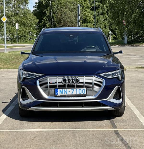 Ауди E-Tron 2021 в Рига на AUTOMOTO.COM.LV Синий Ауди E-Tron 2021 в Рига, объемом двигателя 0.00 л и пробегом 111 тыс. км за 30900 €, фото 3 на AUTOMOTO.COM.LV