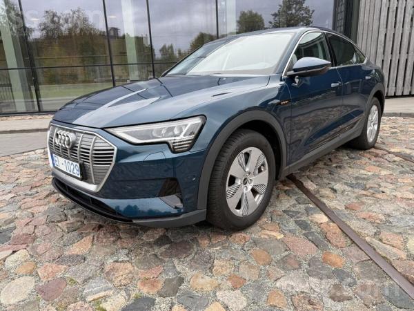Audi E-Tron 2021 Rīga vietnē Zils Audi E-Tron 2021 Rīga, ar dzinēja tilpumu 0.00 L un nobraukumu 121 tūkst. km par 25999 €, foto 1 vietnē AUTOMOTO.COM.LV
