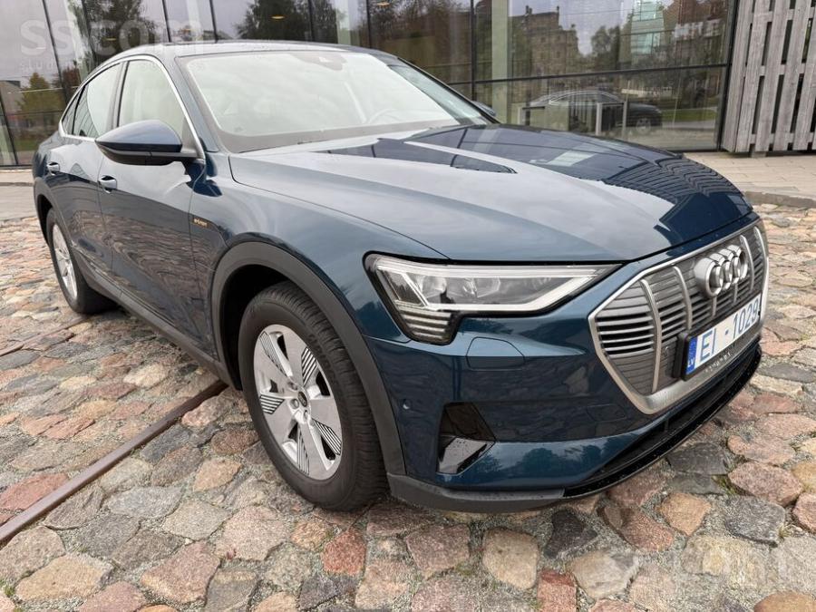 Zils Audi E-Tron 2021 Rīga, ar dzinēja tilpumu 0.00 L un nobraukumu 121 tūkst. km par 25999 €, foto 3 vietnē AUTOMOTO.COM.LV