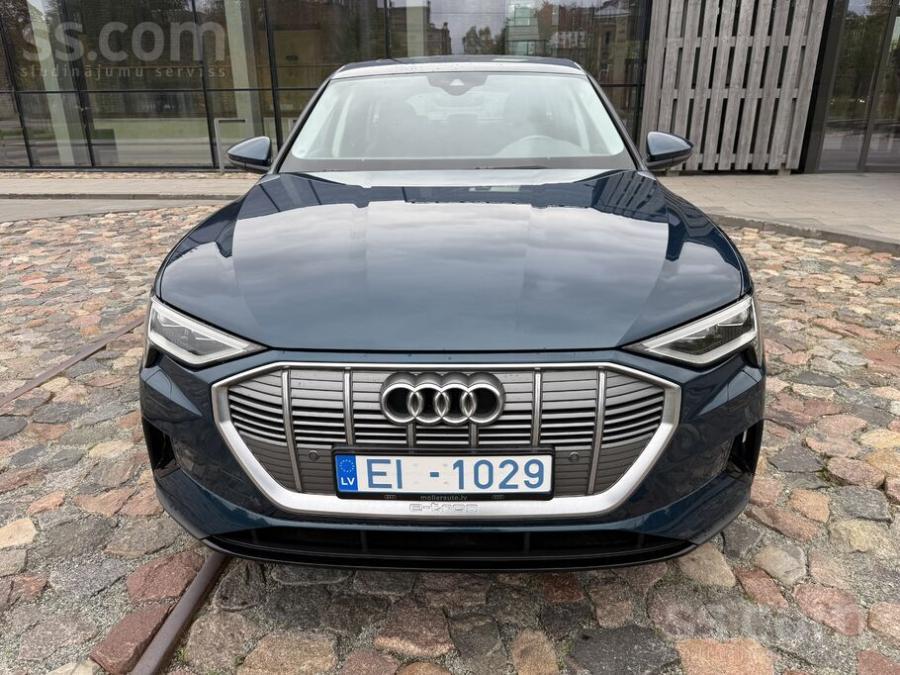 Zils Audi E-Tron 2021 Rīga, ar dzinēja tilpumu 0.00 L un nobraukumu 121 tūkst. km par 25999 €, foto 4 vietnē AUTOMOTO.COM.LV