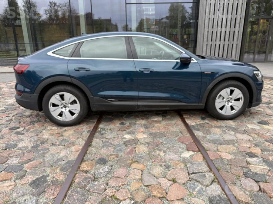 Zils Audi E-Tron 2021 Rīga, ar dzinēja tilpumu 0.00 L un nobraukumu 121 tūkst. km par 25999 €, foto 5 vietnē AUTOMOTO.COM.LV