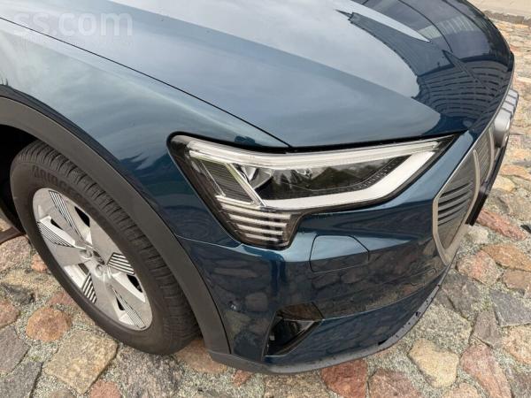 Audi E-Tron 2021 Rīga vietnē Zils Audi E-Tron 2021 Rīga, ar dzinēja tilpumu 0.00 L un nobraukumu 121 tūkst. km par 25999 €, foto 6 vietnē AUTOMOTO.COM.LV