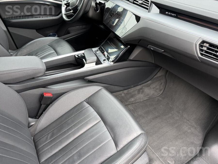 Zils Audi E-Tron 2021 Rīga, ar dzinēja tilpumu 0.00 L un nobraukumu 121 tūkst. km par 25999 €, foto 15 vietnē AUTOMOTO.COM.LV