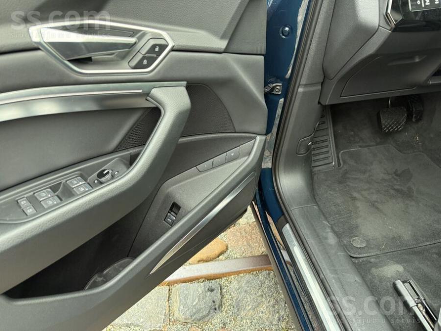 Zils Audi E-Tron 2021 Rīga, ar dzinēja tilpumu 0.00 L un nobraukumu 121 tūkst. km par 25999 €, foto 16 vietnē AUTOMOTO.COM.LV