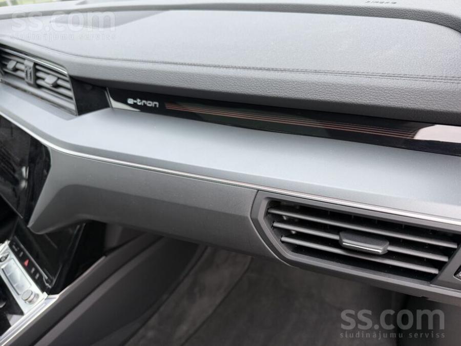 Zils Audi E-Tron 2021 Rīga, ar dzinēja tilpumu 0.00 L un nobraukumu 121 tūkst. km par 25999 €, foto 22 vietnē AUTOMOTO.COM.LV