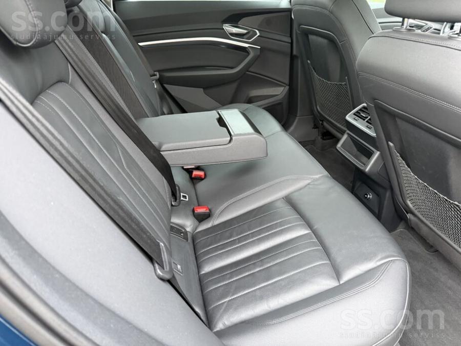 Zils Audi E-Tron 2021 Rīga, ar dzinēja tilpumu 0.00 L un nobraukumu 121 tūkst. km par 25999 €, foto 28 vietnē AUTOMOTO.COM.LV