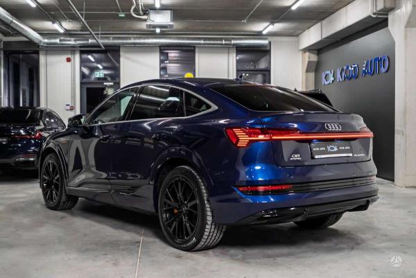 Blue Audi E-Tron 2022 in Kaunas, with an engine capacity of 0.00 L and mileage of 26 thousand km for 37450 €, photo 7 on AUTOMOTO.COM.LV