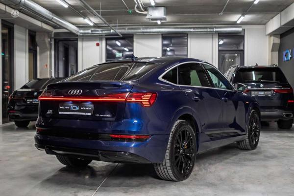 Blue Audi E-Tron 2022 in Kaunas, with an engine capacity of 0.00 L and mileage of 26 thousand km for 37450 €, photo 9 on AUTOMOTO.COM.LV