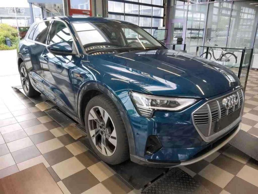 Zils Audi E-Tron 2022 Kauņa, ar dzinēja tilpumu 0.00 L un nobraukumu 90 tūkst. km par 25353 €, foto 3 vietnē AUTOMOTO.COM.LV