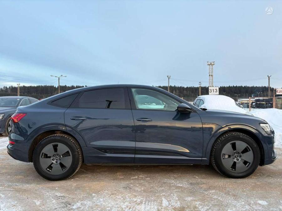 Zils Audi E-Tron 2022 Viļņa, ar dzinēja tilpumu 0.00 L un nobraukumu 88 tūkst. km par 29990 €, foto 4 vietnē AUTOMOTO.COM.LV