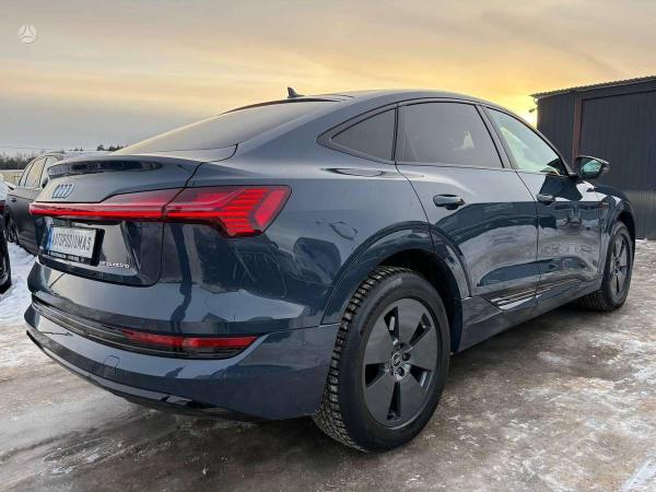 Zils Audi E-Tron 2022 Viļņa, ar dzinēja tilpumu 0.00 L un nobraukumu 88 tūkst. km par 29990 €, foto 6 vietnē AUTOMOTO.COM.LV