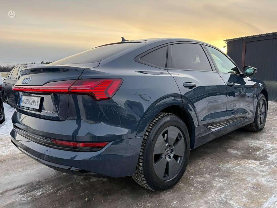 Zils Audi E-Tron 2022 Viļņa, ar dzinēja tilpumu 0.00 L un nobraukumu 88 tūkst. km par 29990 €, foto 6 vietnē AUTOMOTO.COM.LV