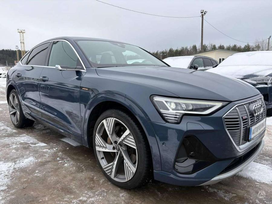 Blue Audi E-Tron 2022 in Vilnius, with an engine capacity of 0.00 L and mileage of 107 thousand km for 28450 €, photo 2 on AUTOMOTO.COM.LV