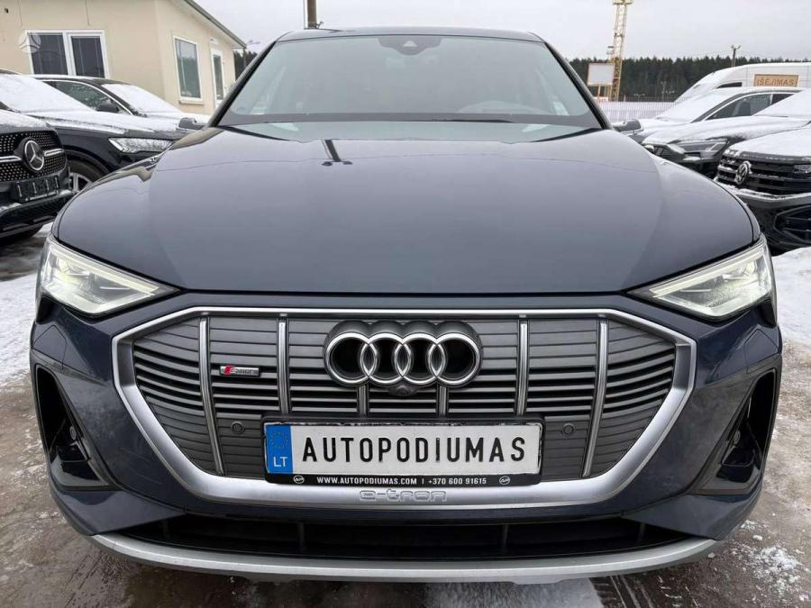 Blue Audi E-Tron 2022 in Vilnius, with an engine capacity of 0.00 L and mileage of 107 thousand km for 28450 €, photo 4 on AUTOMOTO.COM.LV