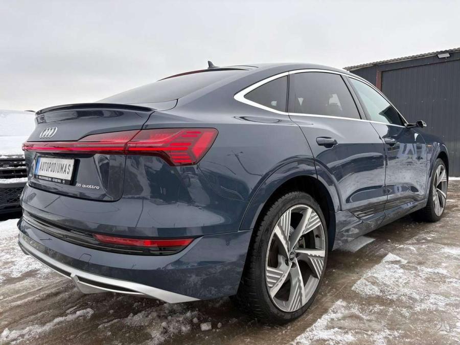 Blue Audi E-Tron 2022 in Vilnius, with an engine capacity of 0.00 L and mileage of 107 thousand km for 28450 €, photo 8 on AUTOMOTO.COM.LV