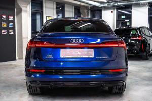 Blue Audi E-Tron 2022 in Marijampole, with an engine capacity of 0.00 L and mileage of 23 thousand km for 34450 €, photo 6 on AUTOMOTO.COM.LV