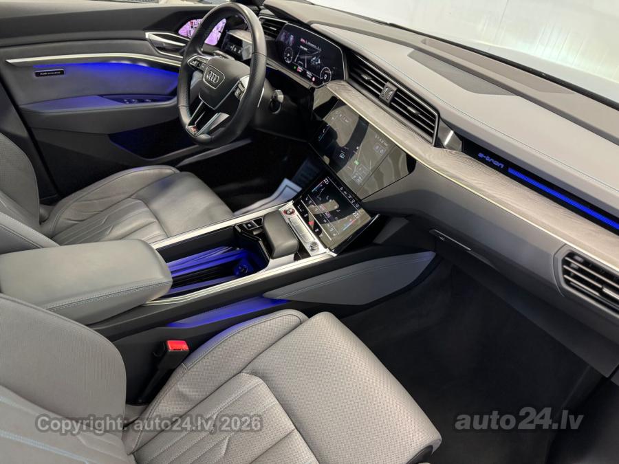 Синий Ауди E-Tron 2022 в Таллин, объемом двигателя 0.00 л и пробегом 86 тыс. км за 49999 €, фото 14 на AUTOMOTO.COM.LV