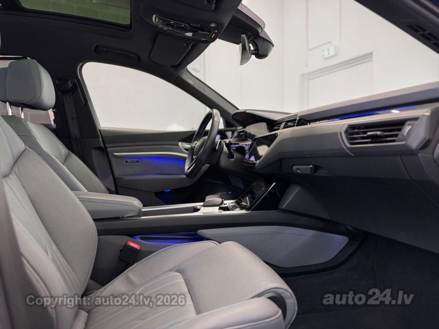 Синий Ауди E-Tron 2022 в Таллин, объемом двигателя 0.00 л и пробегом 86 тыс. км за 49999 €, фото 15 на AUTOMOTO.COM.LV