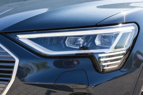 Синий Ауди E-Tron 2022 в Вентспилс, объемом двигателя 0.00 л и пробегом 14 тыс. км за 36500 €, фото 10 на AUTOMOTO.COM.LV