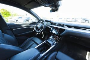 Blue Audi E-Tron 2022 in Ventspils, with an engine capacity of 0.00 L and mileage of 14 thousand km for 36500 €, photo 14 on AUTOMOTO.COM.LV