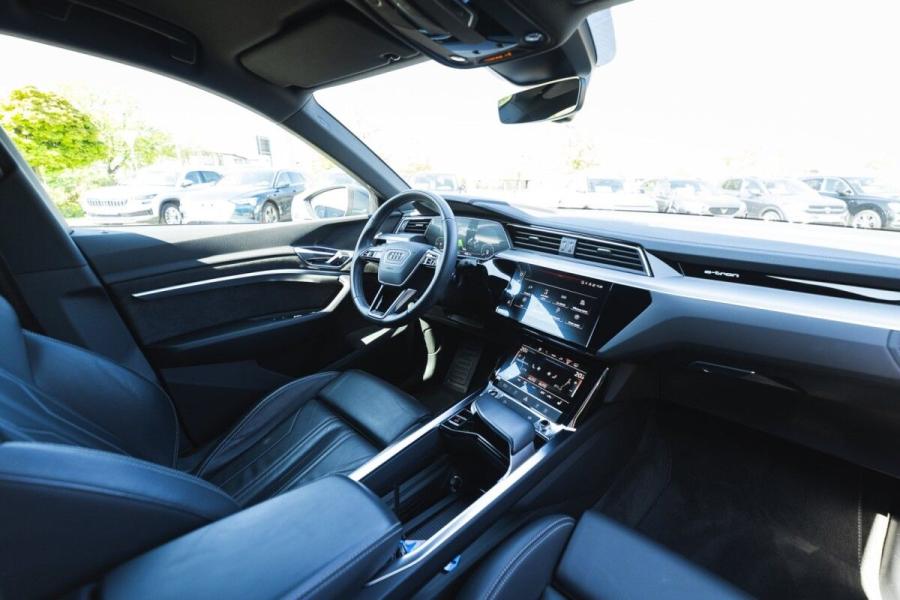 Blue Audi E-Tron 2022 in Ventspils, with an engine capacity of 0.00 L and mileage of 14 thousand km for 36500 €, photo 14 on AUTOMOTO.COM.LV