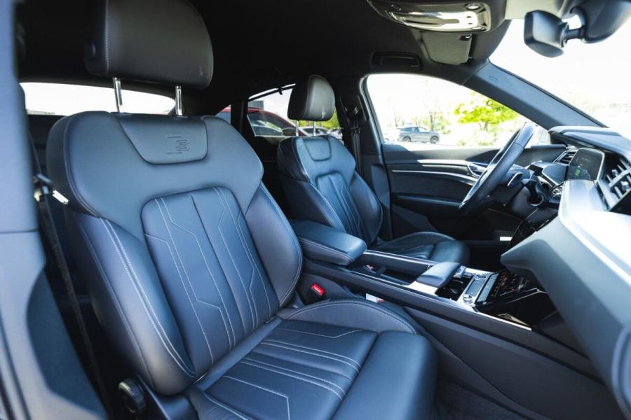 Blue Audi E-Tron 2022 in Ventspils, with an engine capacity of 0.00 L and mileage of 14 thousand km for 36500 €, photo 15 on AUTOMOTO.COM.LV