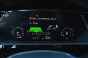 Blue Audi E-Tron 2022 in Ventspils, with an engine capacity of 0.00 L and mileage of 14 thousand km for 36500 €, photo 19 on AUTOMOTO.COM.LV