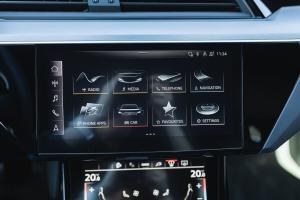 Blue Audi E-Tron 2022 in Ventspils, with an engine capacity of 0.00 L and mileage of 14 thousand km for 36500 €, photo 20 on AUTOMOTO.COM.LV