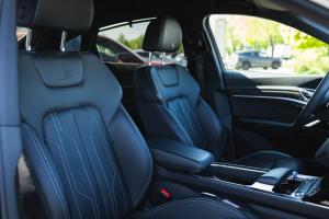 Blue Audi E-Tron 2022 in Ventspils, with an engine capacity of 0.00 L and mileage of 14 thousand km for 36500 €, photo 26 on AUTOMOTO.COM.LV