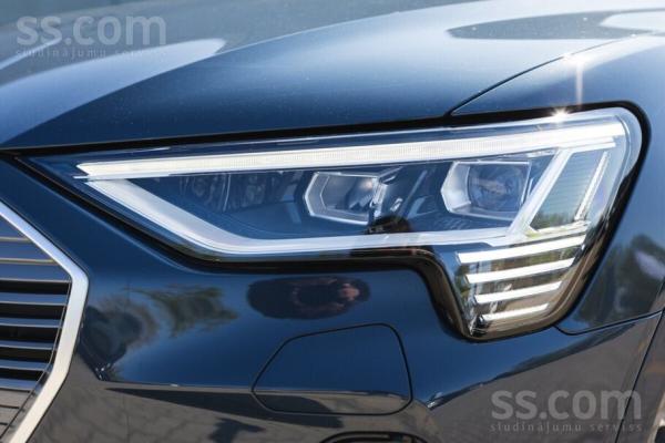 Blue Audi E-Tron 2022 in Ventspils, with an engine capacity of 0.00 L and mileage of 14 thousand km for 35700 €, photo 10 on AUTOMOTO.COM.LV