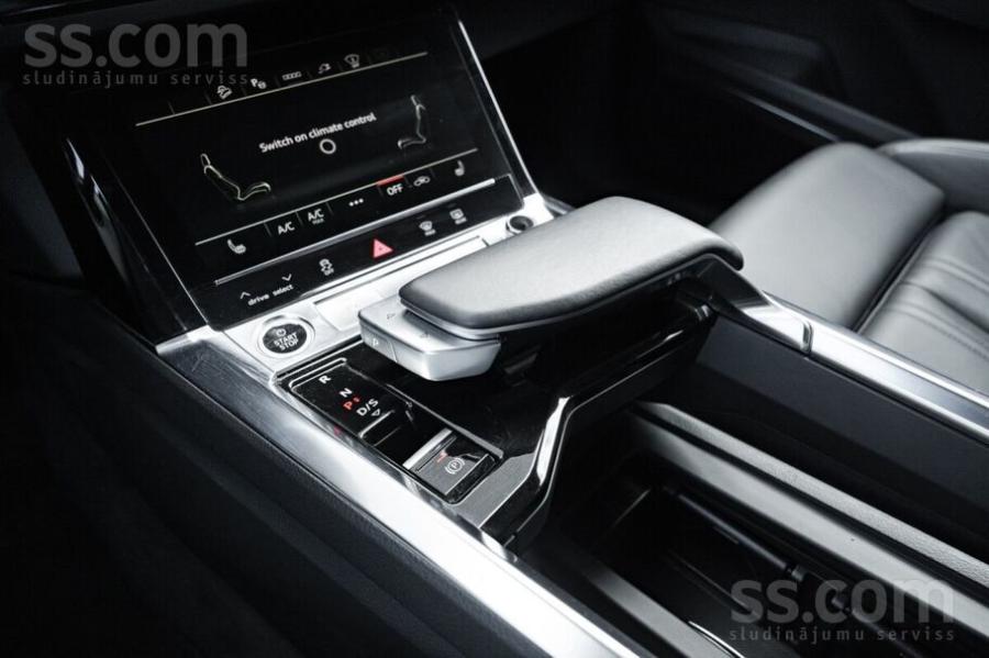 Zils Audi E-Tron 2022 Rīga, ar dzinēja tilpumu 0.00 L un nobraukumu 64 tūkst. km par 33250 €, foto 31 vietnē AUTOMOTO.COM.LV